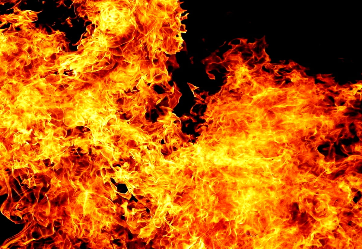 Hintergrund Flammen, Feuer, Weltraum | Download freie Hintergründe